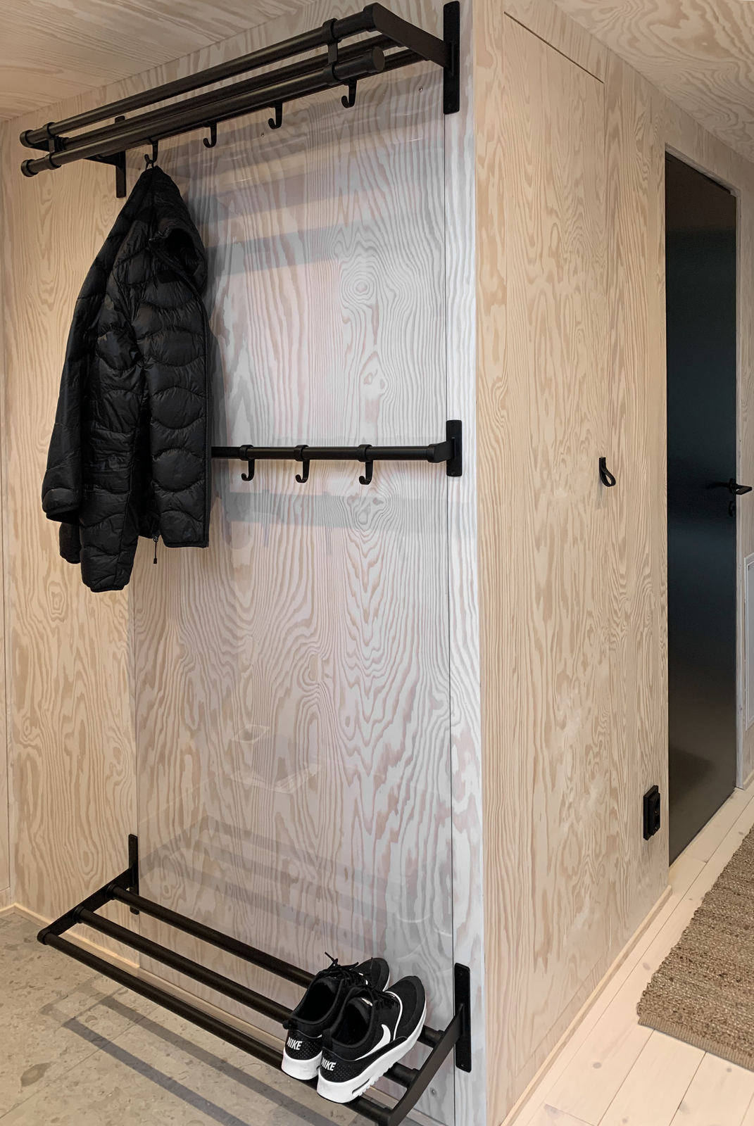 Hatthylla Elegant Svart/Svart 600 mm | Habo
